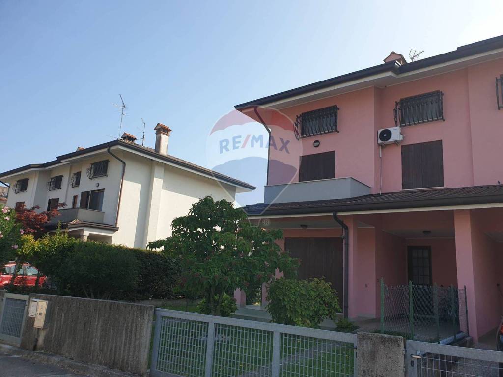 Villa Bifamiliare in vendita a Grado via Abruzzo, 11