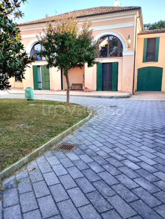 Casa Indipendente in vendita ad Arquà Polesine piazza Umberto I, 1
