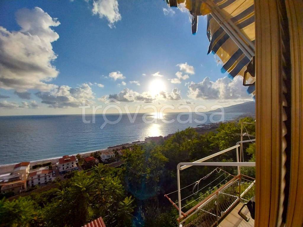 Appartamento in vendita ad Acquappesa via Vittorio Emanuele III