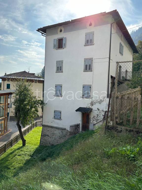 Appartamento in vendita a Caderzone Terme vicolo dell'Arco, 11