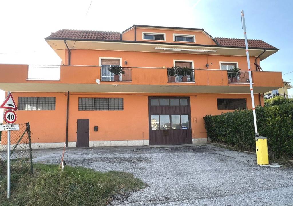 Casa Indipendente in vendita a Cepagatti via Cristoforo Colombo