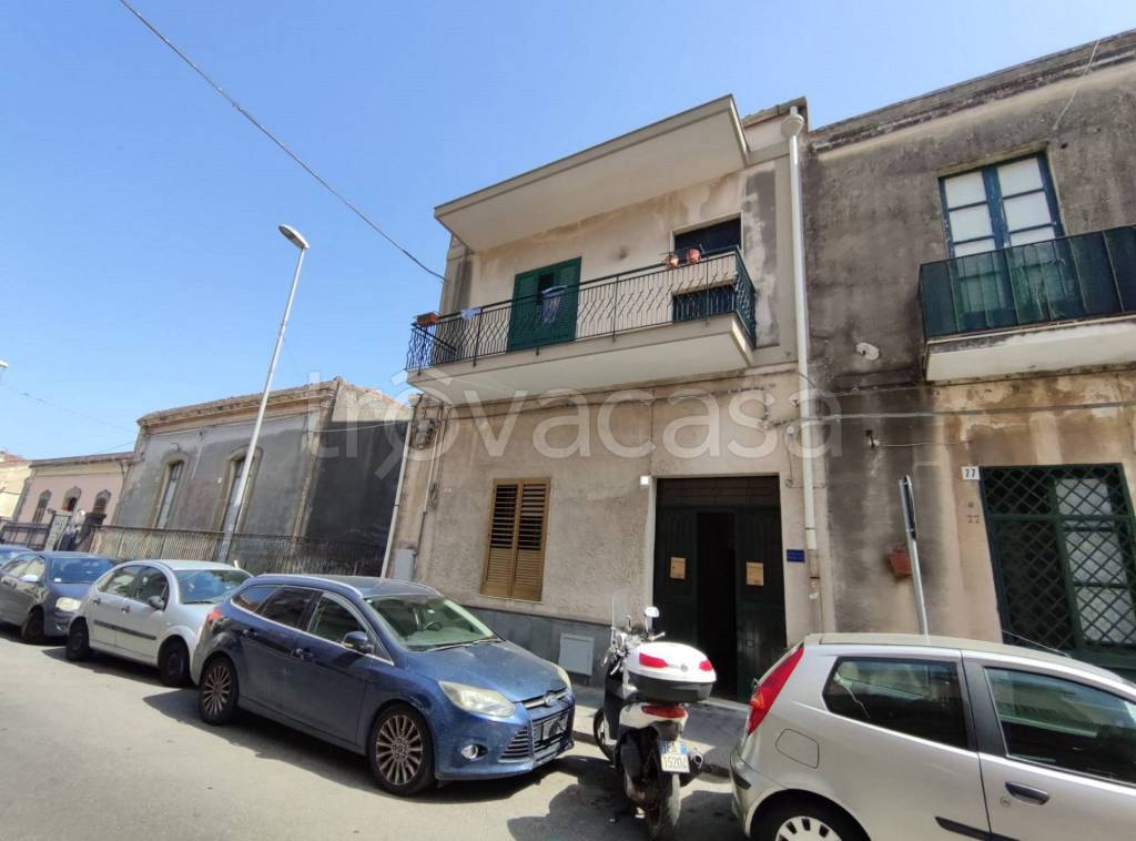 Appartamento in vendita ad Aci Castello via Firenze