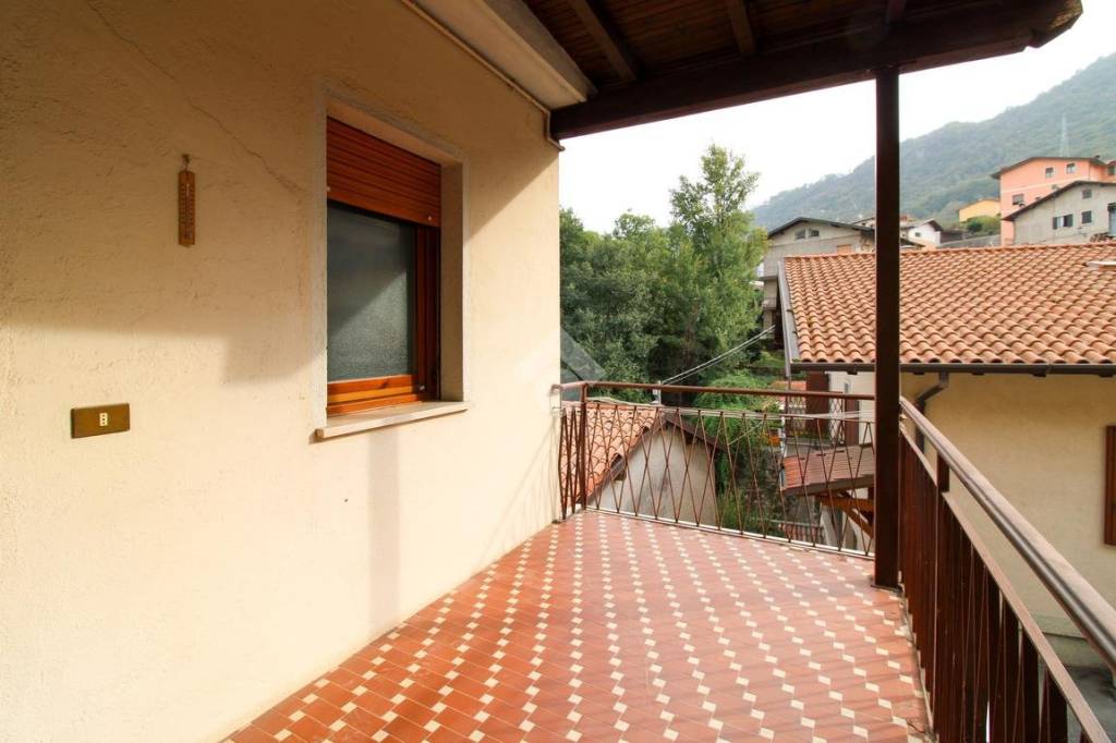 Casa Indipendente in vendita ad Agnosine via Carfio