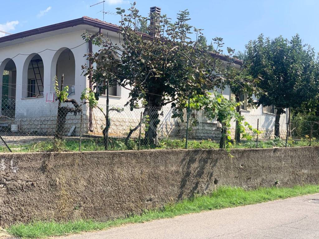 Casale in in vendita da privato ad Arce puzzaca, 54