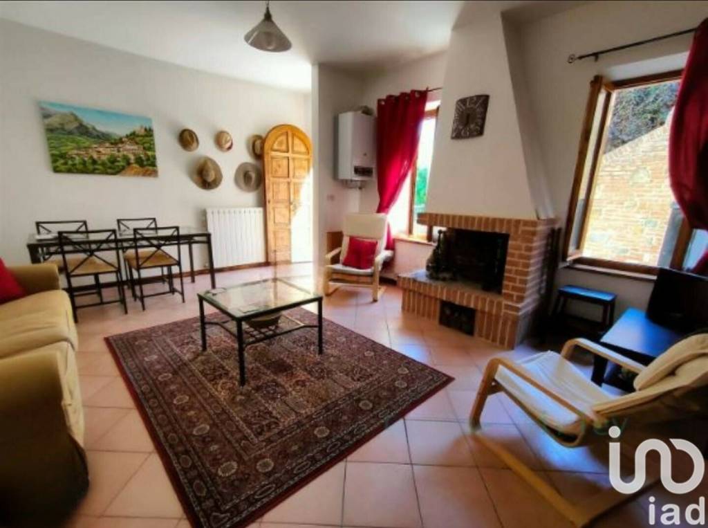 Appartamento in vendita a Montefortino frazione Montazzolino, 1