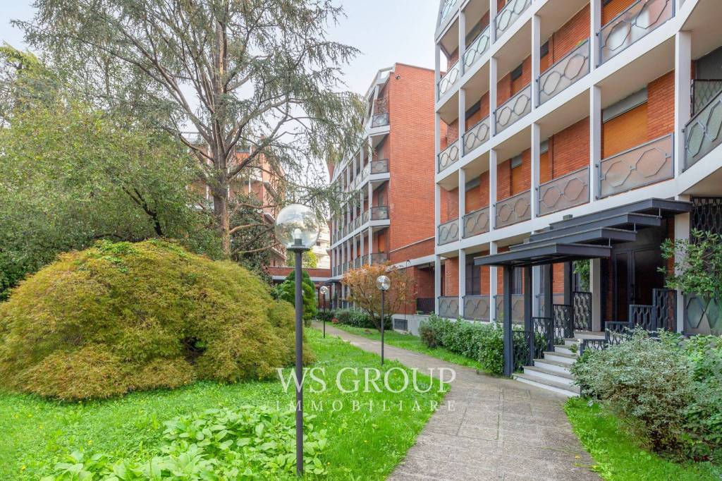 Appartamento in vendita a Biassono via Cesana e Villa, 113