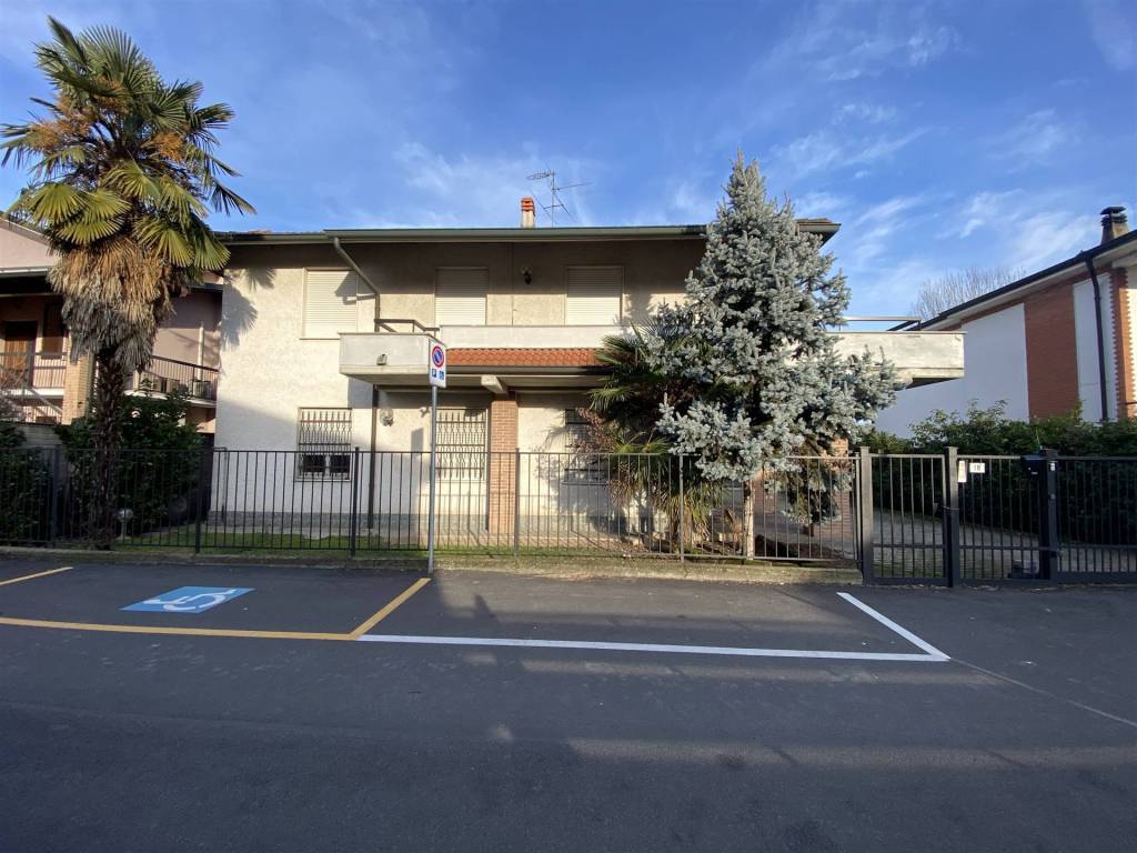 Villa in vendita a Castiraga Vidardo via XX settembre