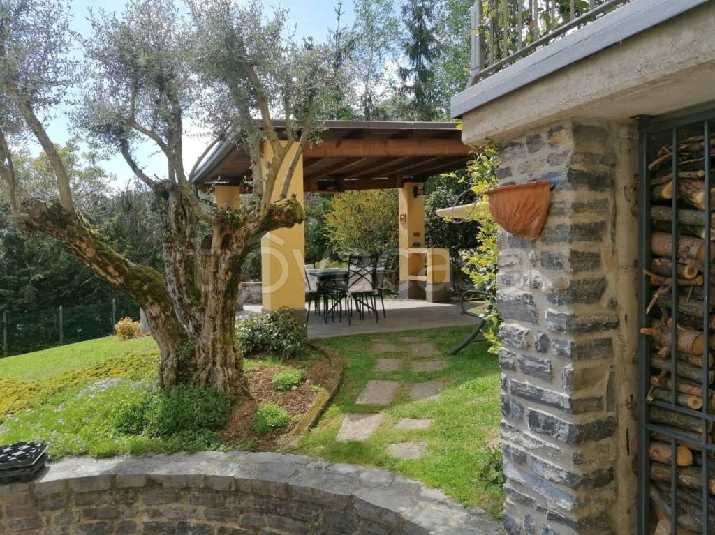 Casa Indipendente in vendita ad Albino via Giuseppe Garibaldi, 12