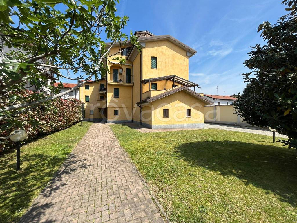 Appartamento in vendita ad Abbiategrasso via Giacomo Brodolini