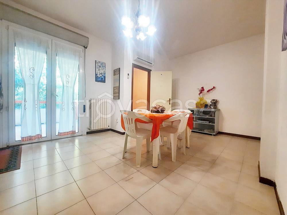 Appartamento in vendita ad Alba Adriatica via Molise, 5