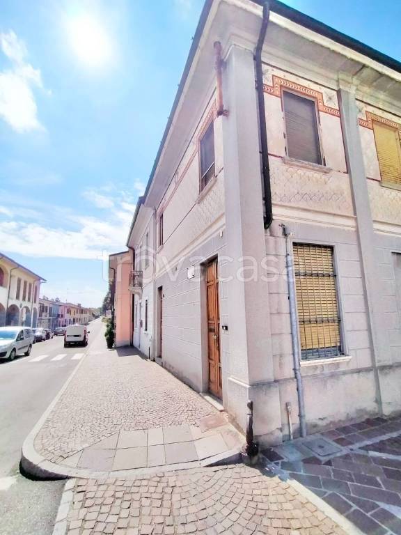 Casa Indipendente in vendita a Borghetto Lodigiano via Giuseppe Garibaldi
