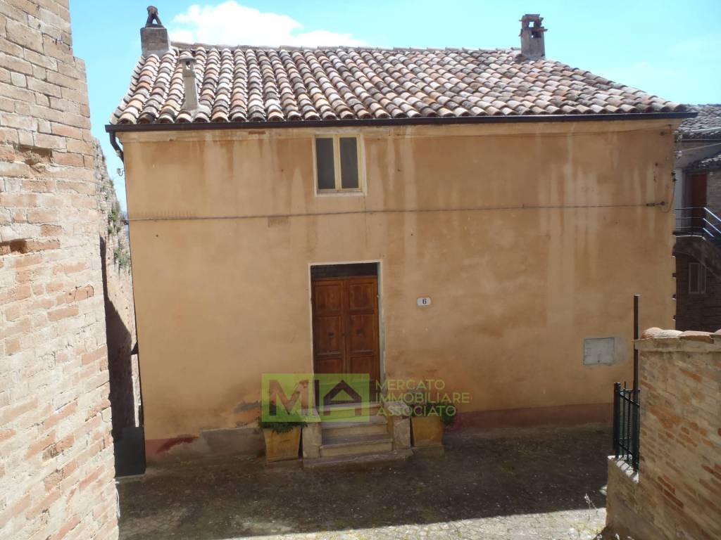 Casa Indipendente in vendita a Falerone via Felice Cavallotti, 6