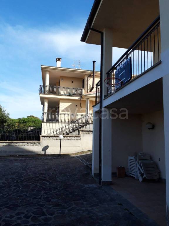 Villa a Schiera in in vendita da privato a Viterbo via Leone Sabatini, 8