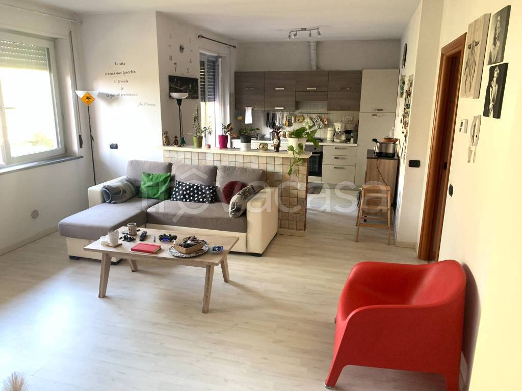 Appartamento in vendita a Besozzo via Antonio n. Gorini