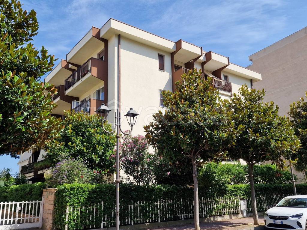 Appartamento in vendita ad Albenga via Costituzione, 20