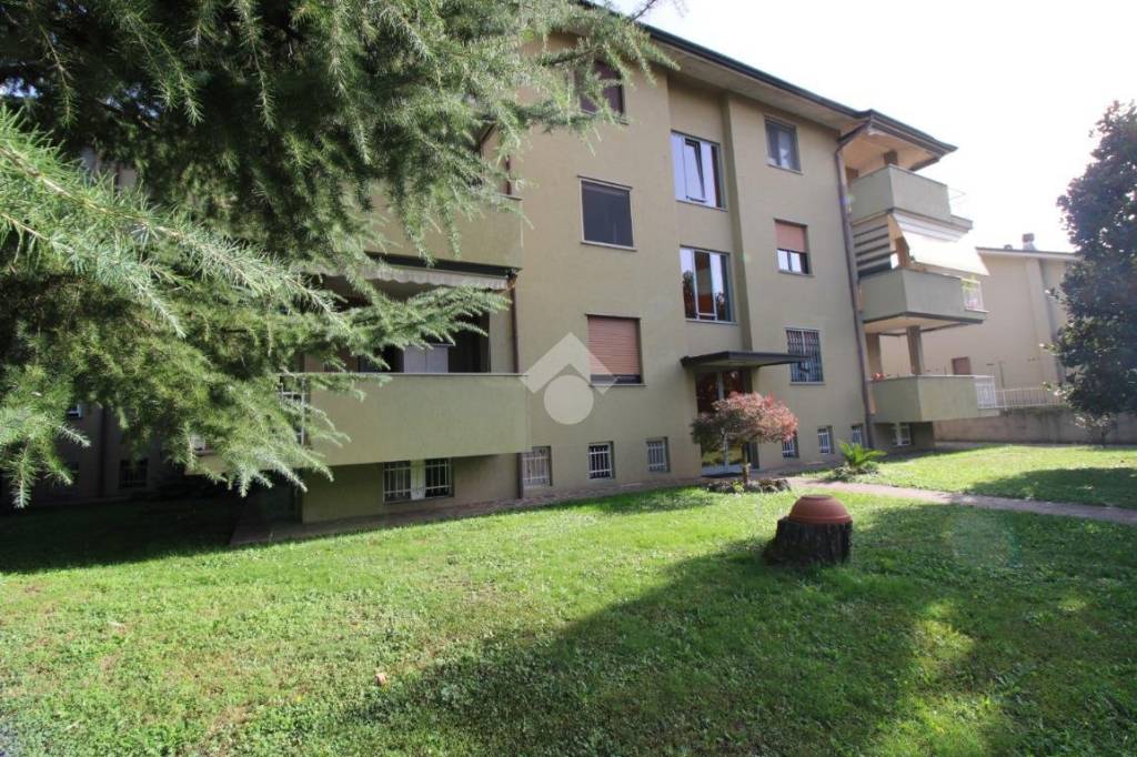 Appartamento in vendita ad Arcore via Niccolò Copernico