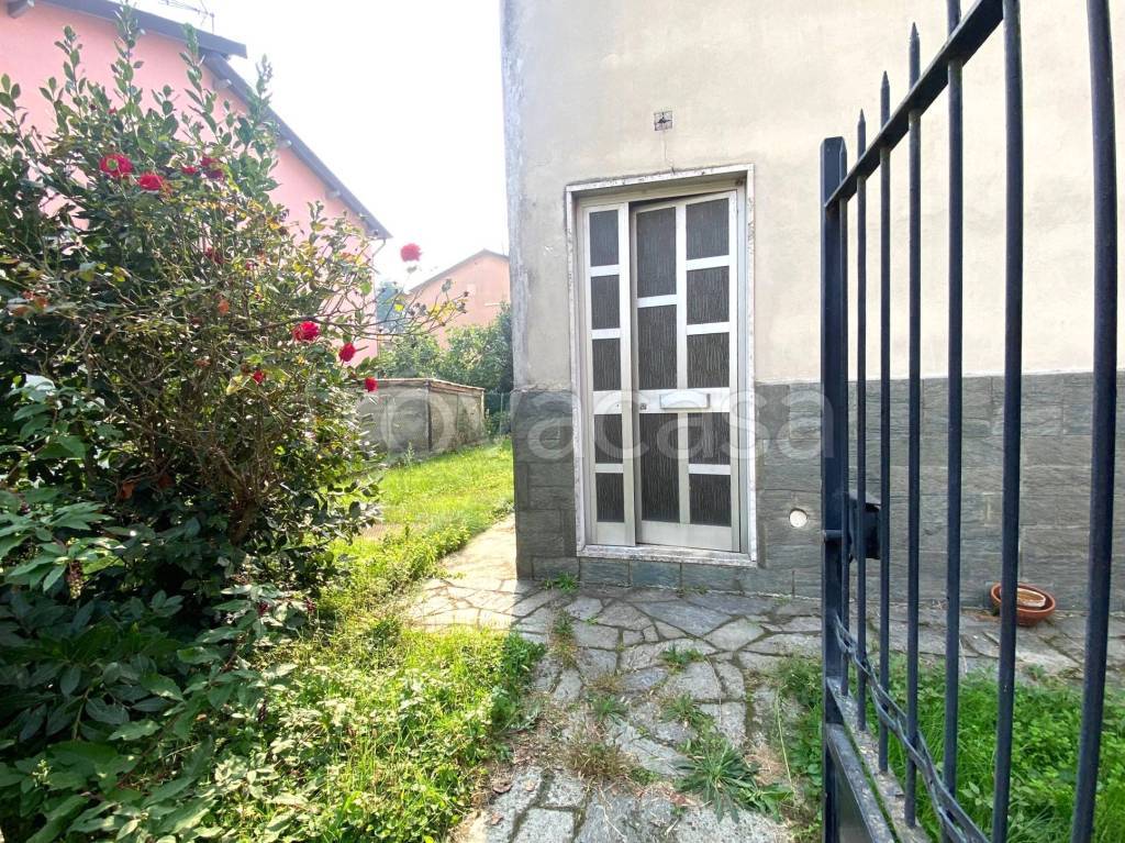 Villa Bifamiliare in vendita a Binasco via Giacomo Leopardi