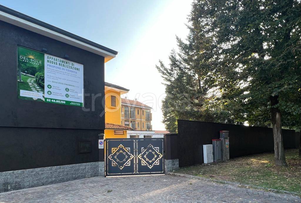 Appartamento in vendita ad Assago via Roma