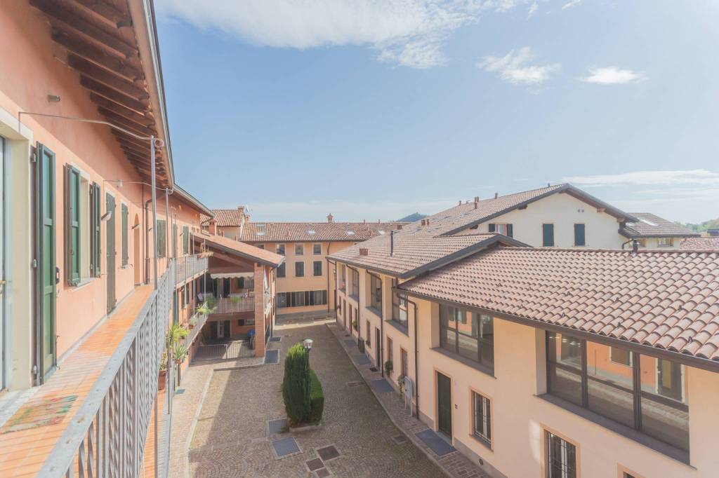 Appartamento all'asta a Imbersago via Garaversa, 26