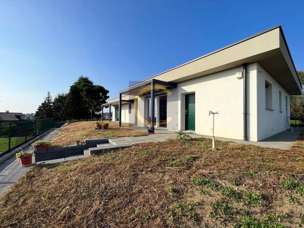 Villa in vendita ad Appiano Gentile via Monte Grappa