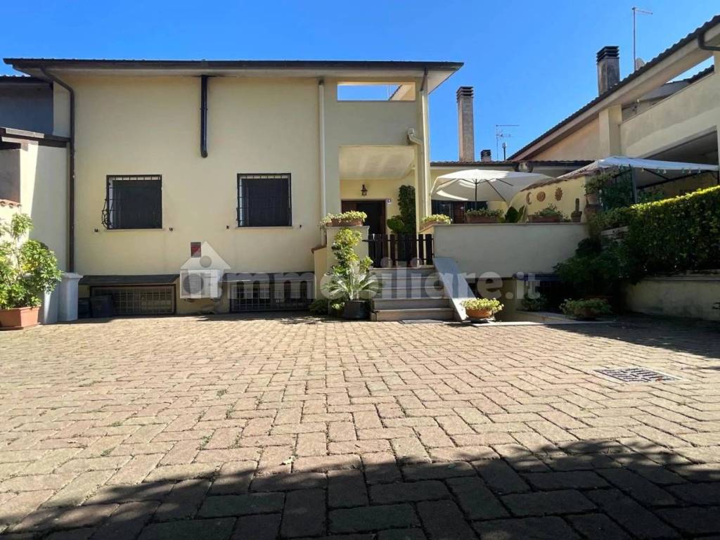 Villa a Schiera in vendita ad Anguillara Sabazia via Giovanni da Verrazzano