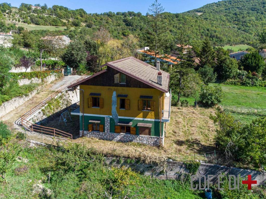 Villa in vendita a Longone Sabino via Roma