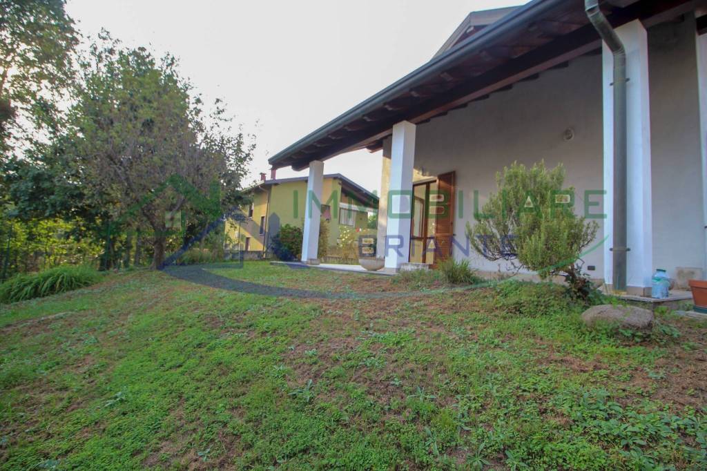 Appartamento in vendita ad Arsago Seprio via Francesco Beltrami