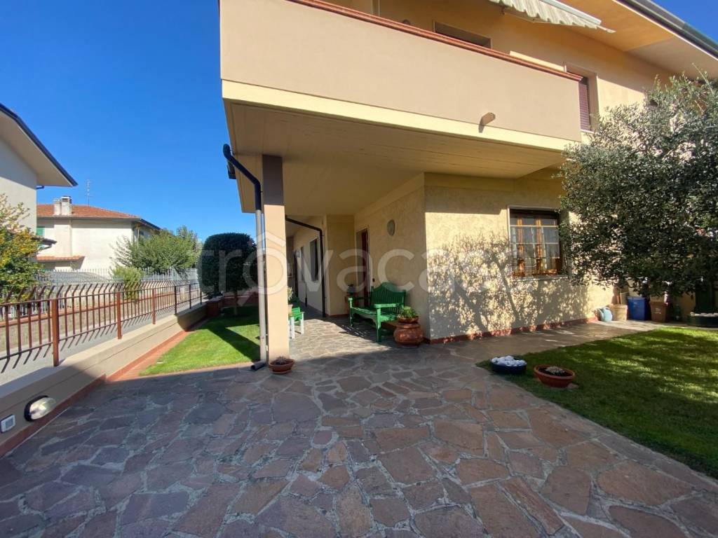 Casa Indipendente in vendita a Castelfranco di Sotto via Rocco Scotellaro, 33