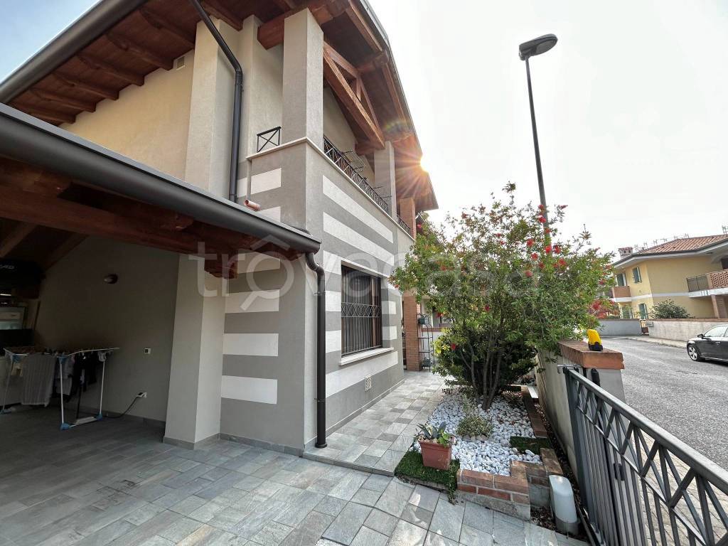Villa a Schiera in vendita a Gradisca d'Isonzo via Cividale