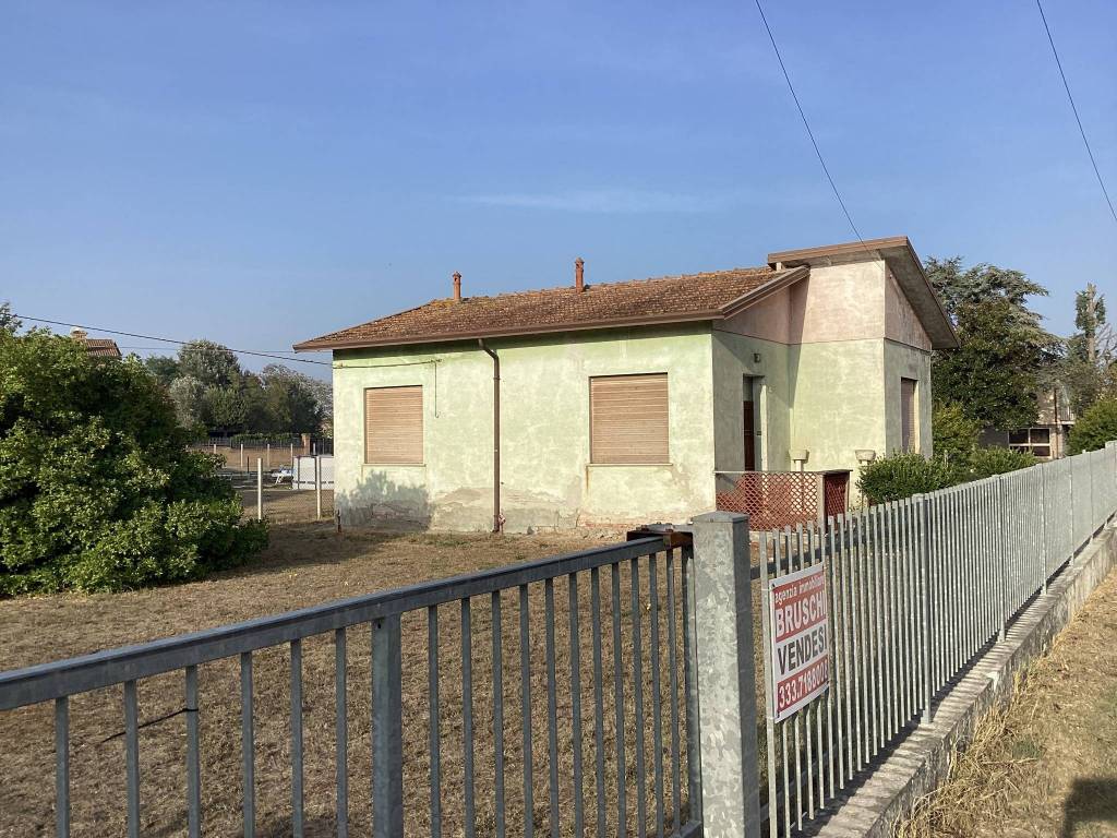 Villa in vendita ad Ariano nel Polesine via Perugino, 3