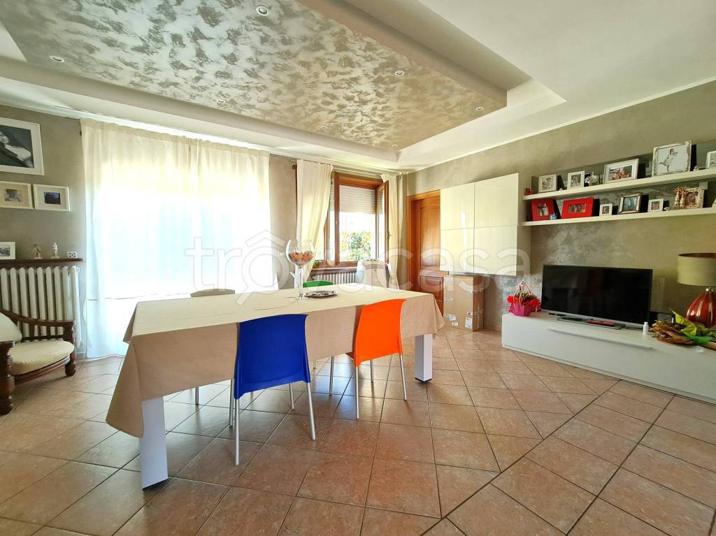 Appartamento in vendita ad Alba corso Enotria, 71