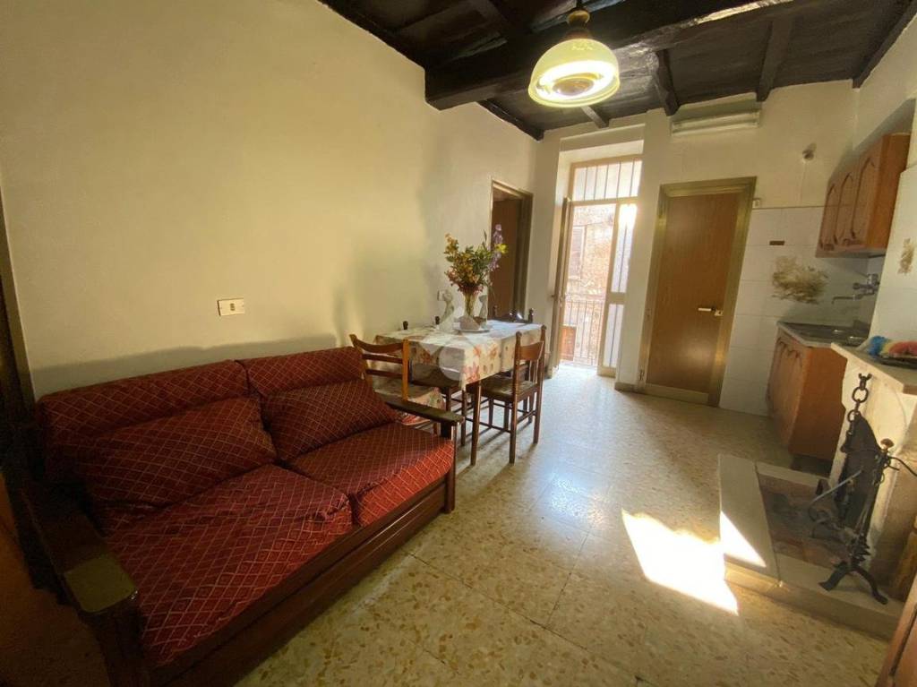 Appartamento in vendita a Carpineto Romano via Lorenzo la Porta, 84