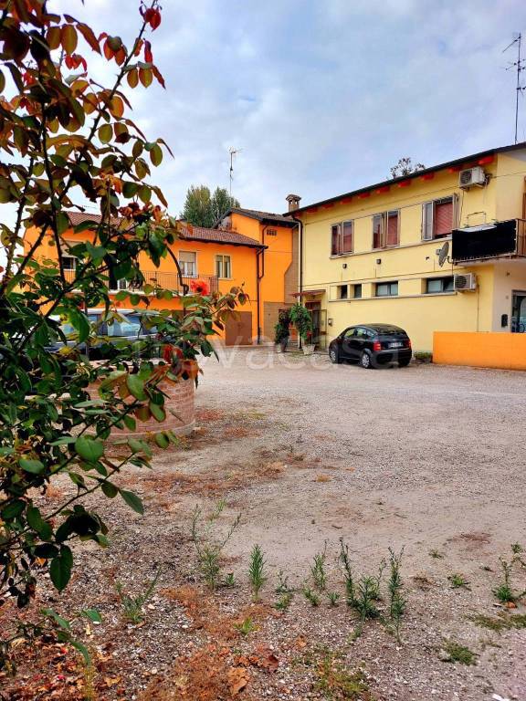 Appartamento in vendita a Cento via Giacomo Matteotti, 5