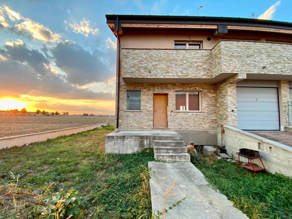 Villa a Schiera in vendita a Calendasco via Don Giovanni Battista Molinaroli