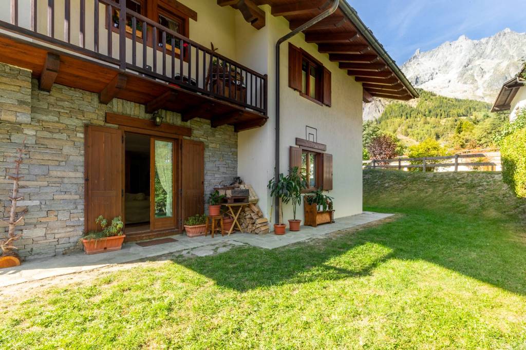 Appartamento in vendita a Courmayeur strada Statale ss. 26