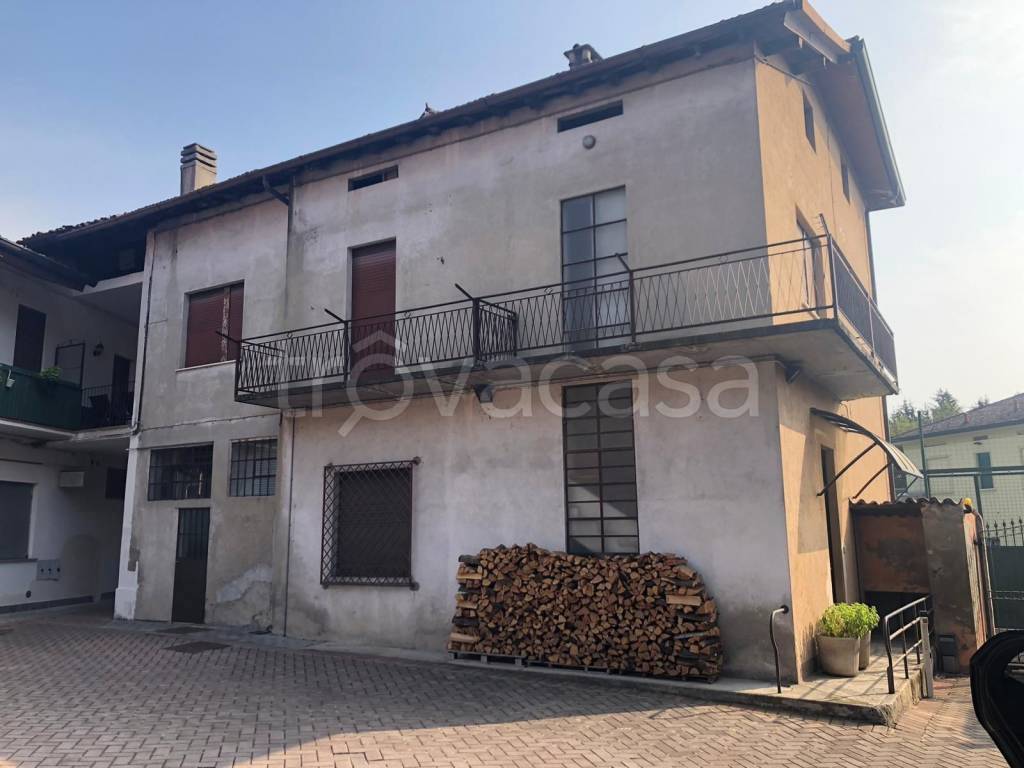 Casa Indipendente in in vendita da privato a Capiago Intimiano via Umberto I, 3