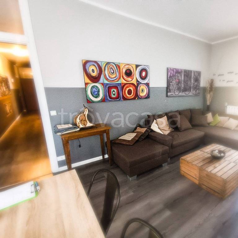 Appartamento in vendita ad Arona via Pietro Paleocapa