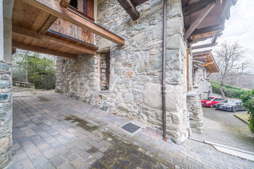 Appartamento in vendita a Fénis località Rovarey