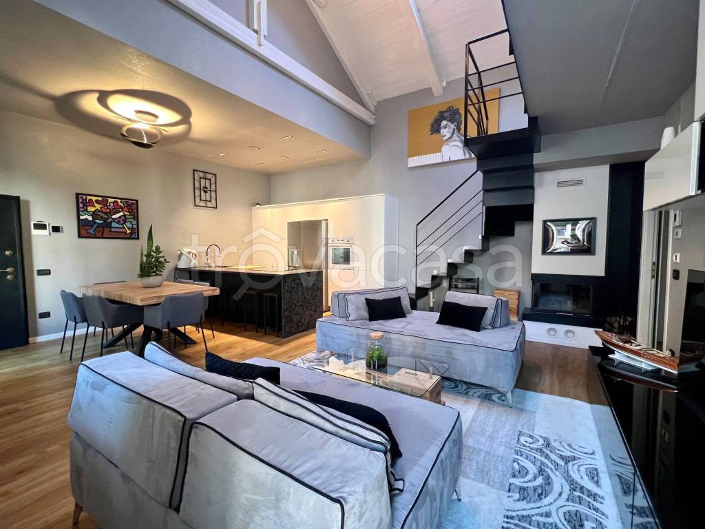 Attico in vendita ad Alba via Vincenzo Gioberti, 8