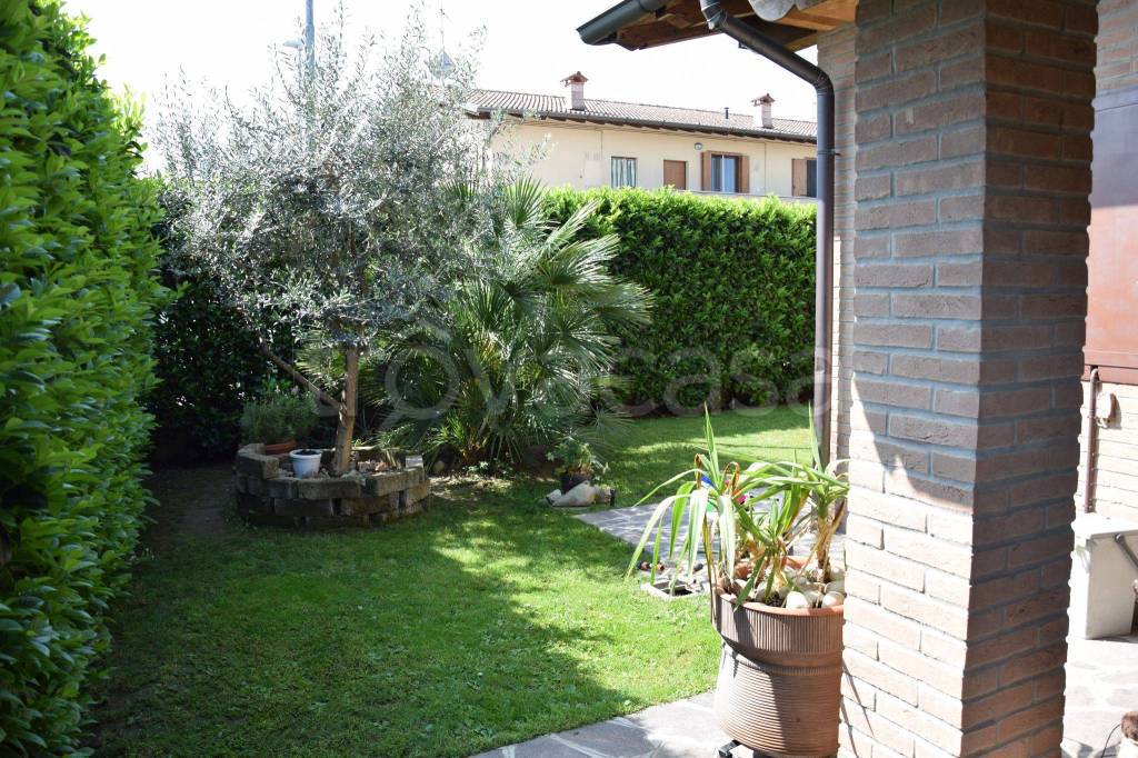 Villa a Schiera in in vendita da privato a Casaletto Vaprio via Regina della Pace, 7