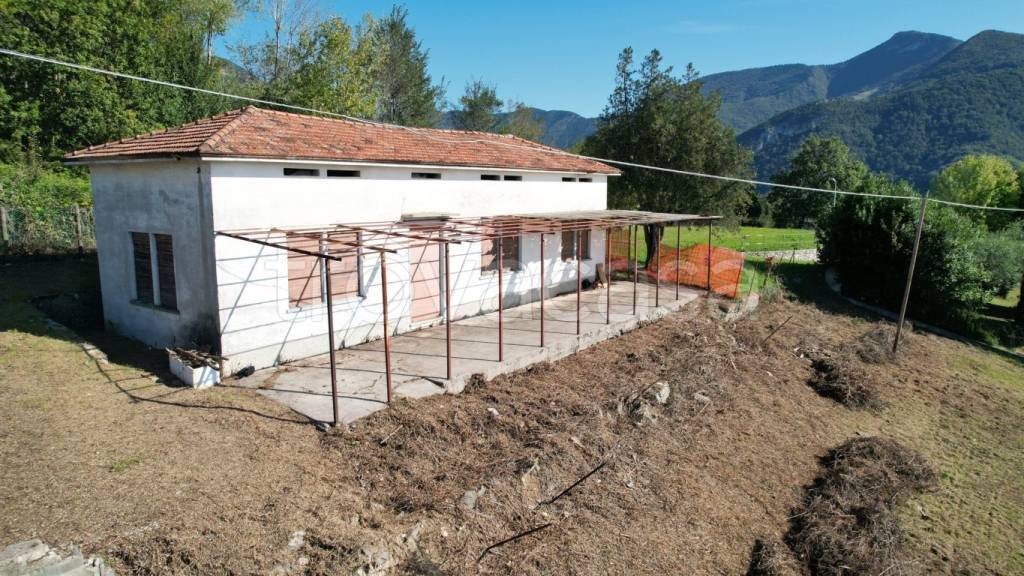 Villa in vendita ad Adrara San Martino via Collepiano