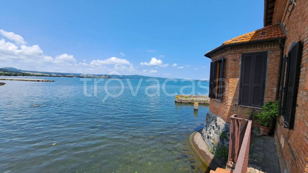 Villa in vendita a Capodimonte via del Laghetto