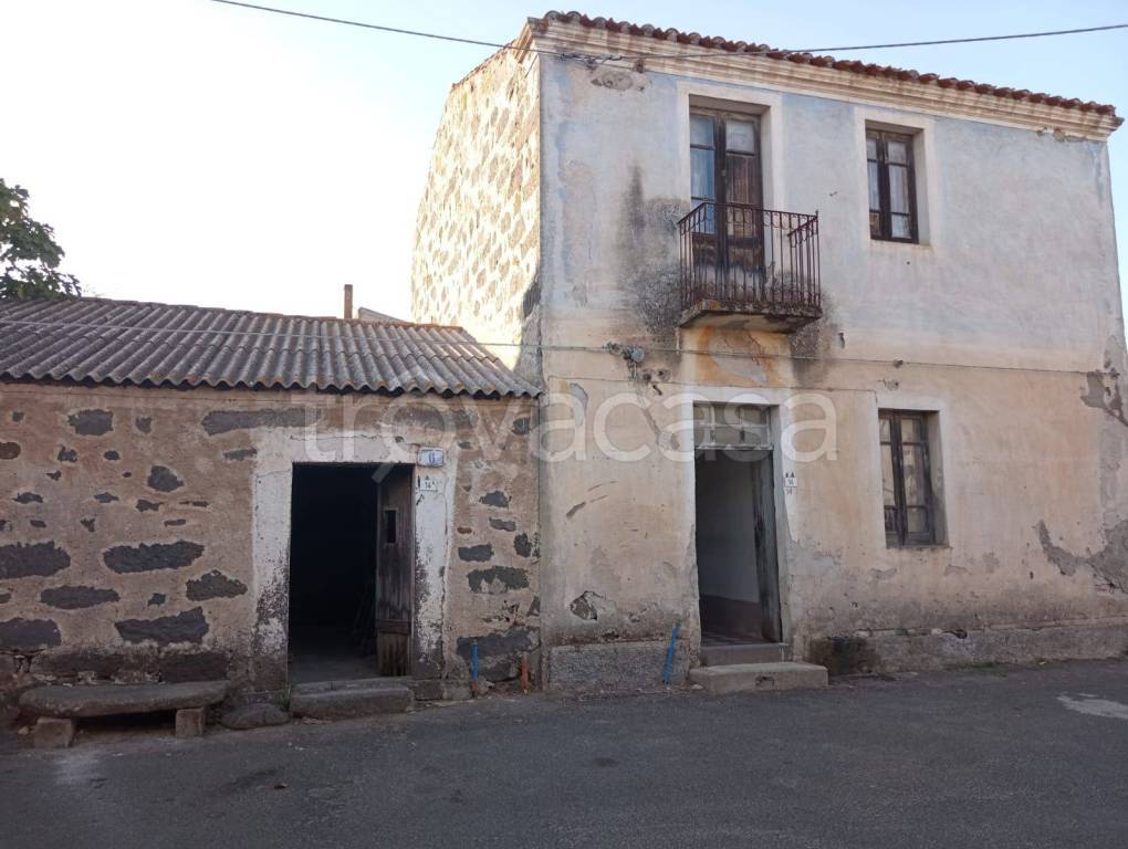 Casa Indipendente in in vendita da privato a Sedilo via Regina Elena, 14