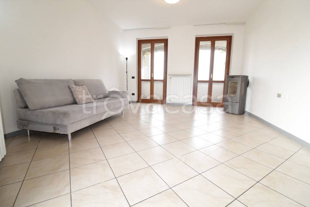 Appartamento in vendita ad Appiano Gentile via Primo Levi