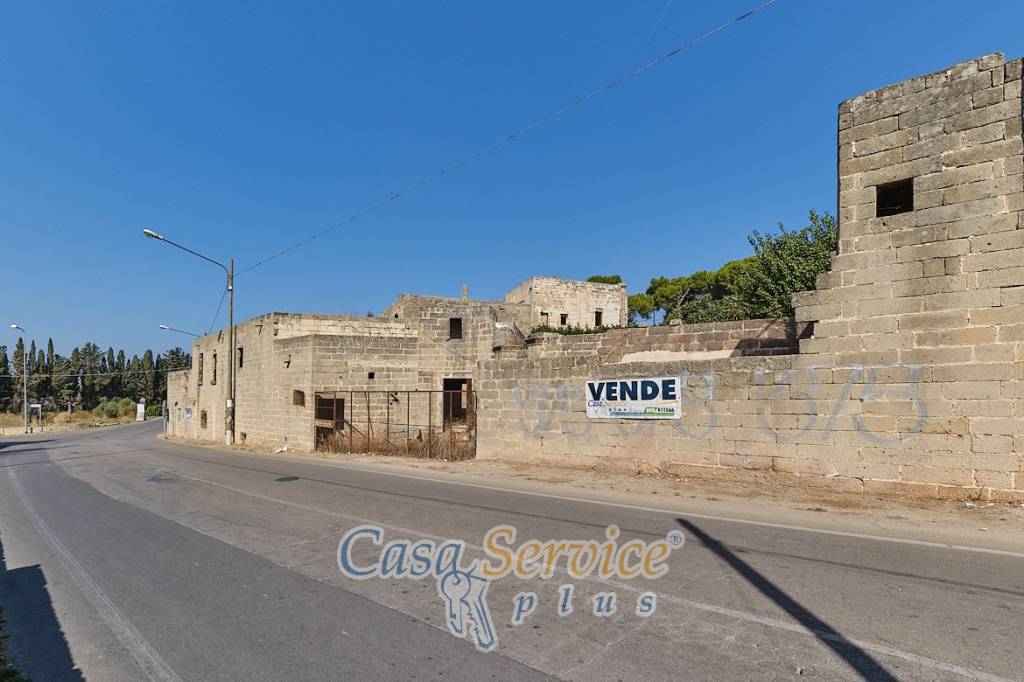 Intero Stabile in vendita ad Alezio via Rocci Perrella