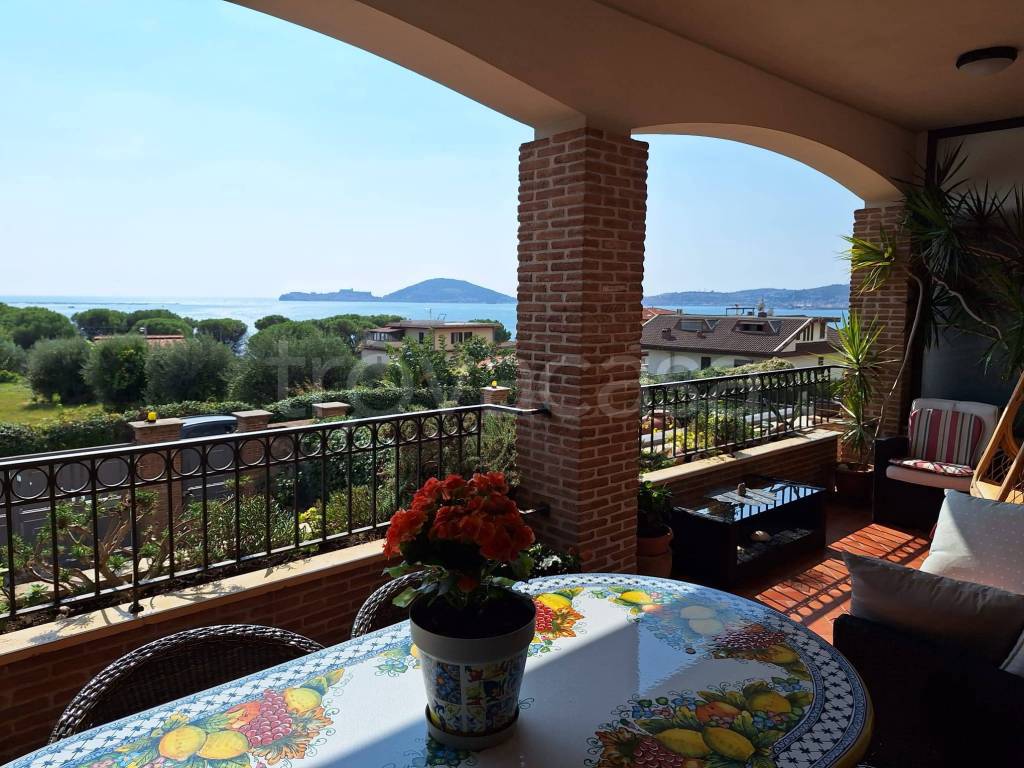 Villa Bifamiliare in vendita a Formia via Olivella, 11