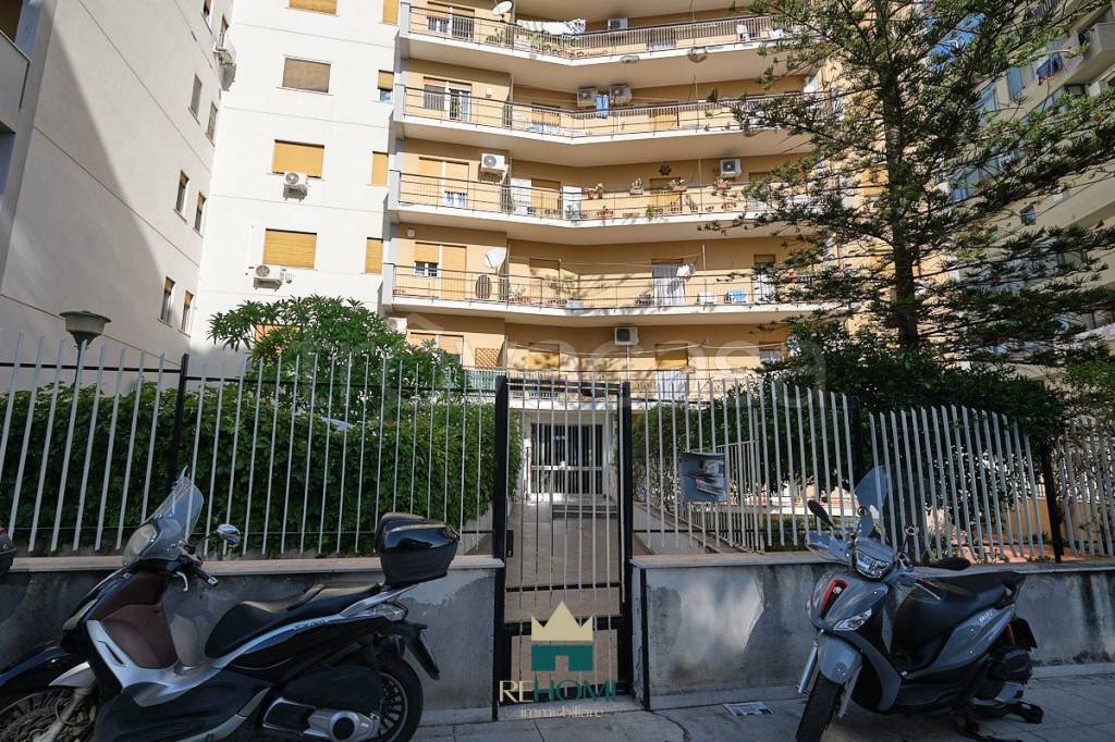 Appartamento in vendita a Palermo via Michele Titone, 4