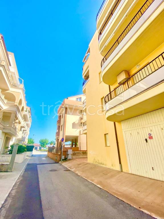 Appartamento in vendita ad Alba Adriatica via Rovigo, 3