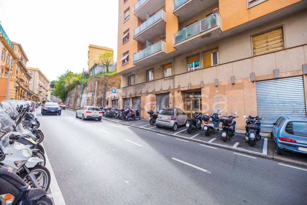 Appartamento in vendita a Genova via Leonardo Montaldo