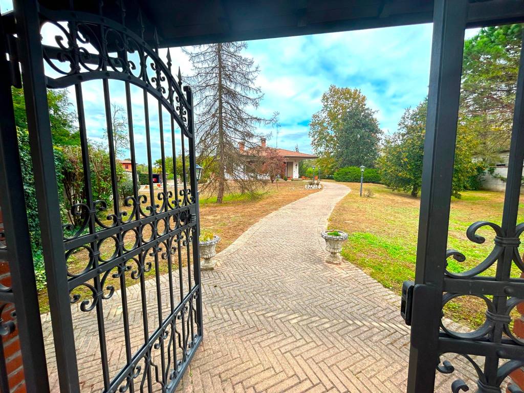 Villa in vendita a Garlasco via Realetta, 8